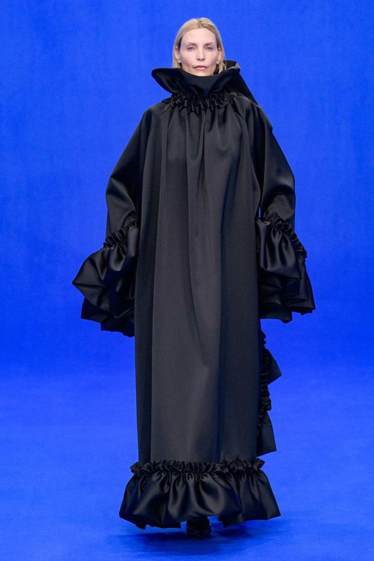 Balenciaga SS20 koleksiyonu Paris Moda Haftası'nda ortaya çıktı | PAPAAN